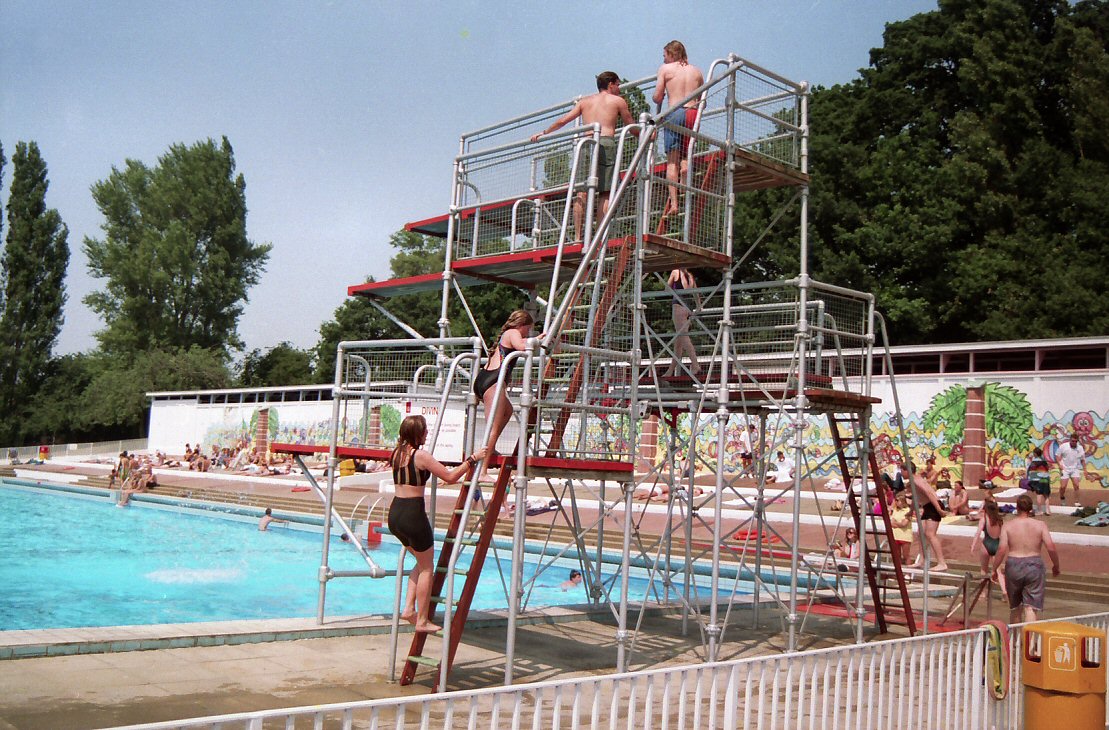 A HAPPY NEW YEAR from ALL AT THE broomhill pool trust. – Broomhill Pool ...